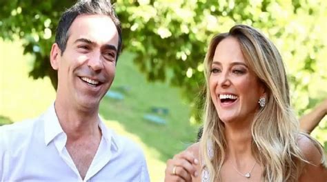 C Sar Tralli E Tici Exibem A Beb Fazendo Maquiagem Profissional