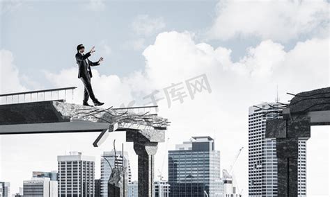 蒙住眼睛摄影图片 蒙住眼睛摄影作品 千库网