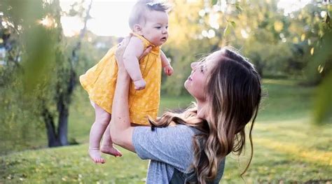 چگونه لباس‌های مناسب برای نوزاد خود انتخاب کنید؟ نکات مهم در خرید لباس