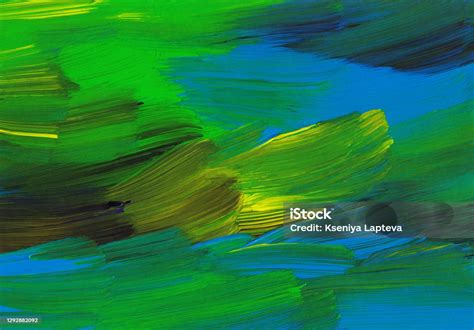 추상적인 예술적 배경 회화 녹색 파란색 노란색 검은 색 브러시 스트로크를 종이 텍스처에 표시합니다 여러 가지 빛깔의 현대 작품 녹색에 대한 스톡 사진 및 기타 이미지