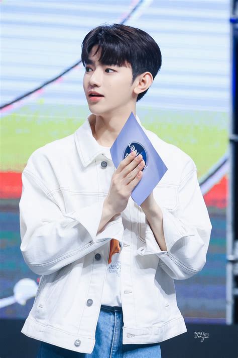 ᴍɪɴᴛ On Twitter 화이트 코트 느낌… 안경 씌우고 목에 청진기 걸어주고 싶다…