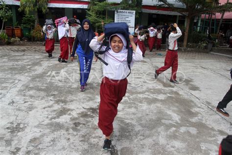 Tsunami Earthquake Simulation Antara Foto