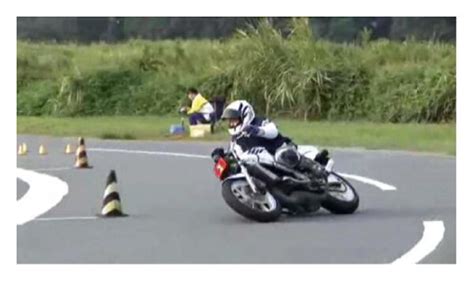 Motion Estimation A The Original Frame In B The Green Contour Is Download Scientific