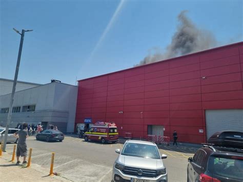 Incendiu La Afi Cotroceni Mall Ul A Fost Evacuat De Urgență Zeci De Echipaje De Pompieri