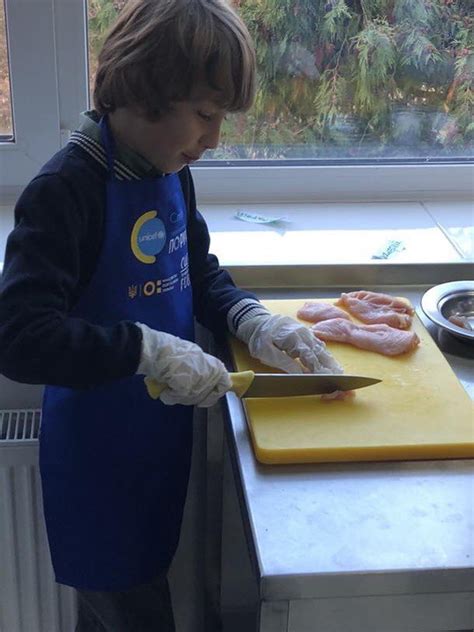 Наші екскурсії 3 В вивчає правила здорового харчування Початкова школа Джерельце