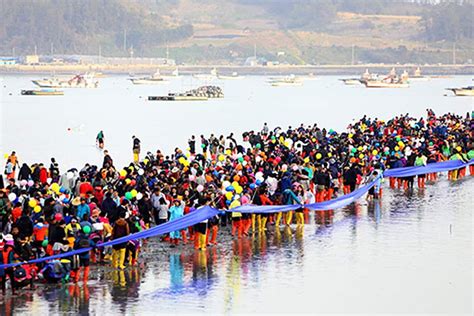 “세계 10대 기적 직접 걷는다”… 매년 50만 관광객이 몰리는 신비의 축제 여행을말하다