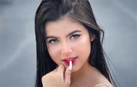 Обои Girl Eyes Model Pretty Face Brunette Pose Portrait картинки