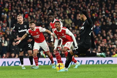 พรีเมียร์ลีก ตารางคะแนนล่าสุด อาร์เซน่อล ลิเวอร์พูล นิวคาสเซิ่ล เก็บ 3 แต้ม