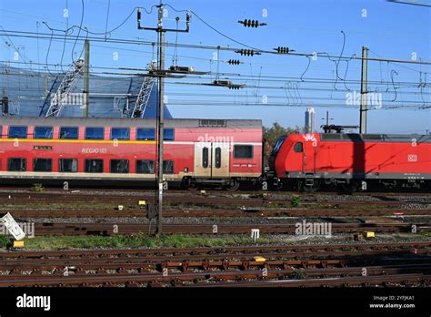 Bahnverkehr Eine Bahn Der Db Regio Doppelstockwagen Der Deutschen Bahn