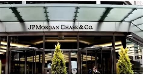 Джей Пи Морган чейз придобива акциите на Фърст рипъблик банк