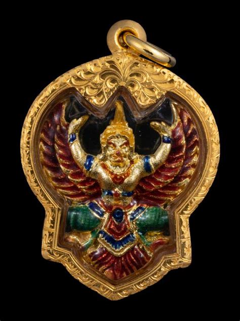 ครุฑอาจารย์วราห์ วัดโพธิ์ทอง พิมพ์ใหญ่ เนื้อทองคำลงยาสี พร้อมเลี่ยมทอง เว็บ