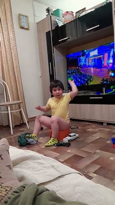 на горшке Youtube