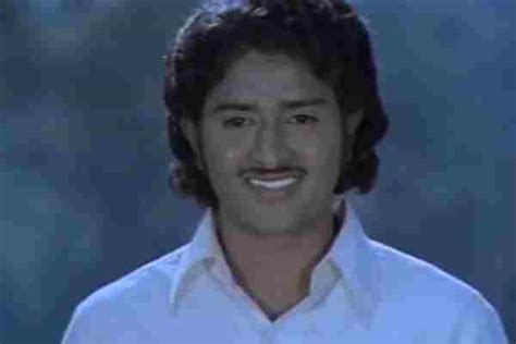 முகம் எல்லாம் வத்தி போய் நடக்க முடியாமல் ஆளே மாறிய பிரபல நடிகர்