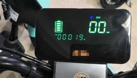 电动车显示满电但是一开就没电是什么原因 有驾