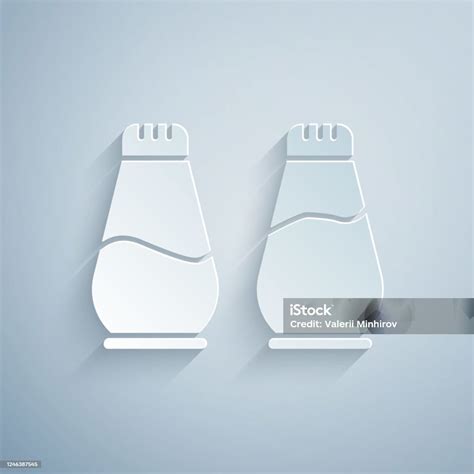 회색 배경에 고립 된 소금과 후추 아이콘을 잘라 종이 요리 향신료 종이 아트 스타일입니다 벡터 일러스트레이션 3차원 형태에 대한