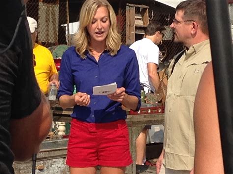 Lara Spencer At The Sept 2014 Brimfield Fair Filming Hgtvs Flea