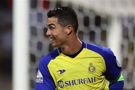 Foto Ronaldo Cetak 4 Gol Al Nassr Todong Wasit Tanda Tangan