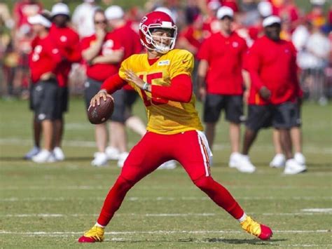 Watch Redefining The Position Patrick Mahomes Ridiculous Throw