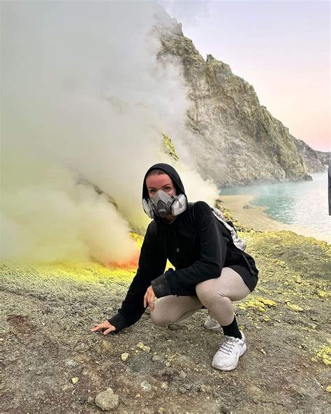 Ekaterina Enokaevaさんのインスタグラム写真 Ekaterina Enokaevainstagram 「Вулкан 🌋 «Иджен ехать или нет