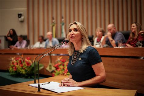 Dirigente Do Sinpro Rosilene Corrêa Pede Desincompatibilização