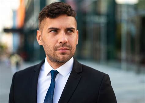 Tips For Capturing Perfect Outdoor Professional Headshots In 2025