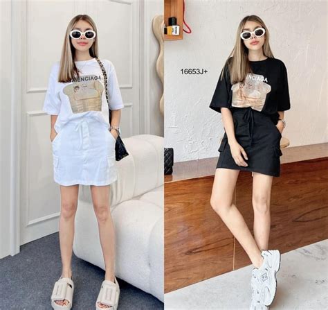 ราคา 380 เซต 2 ชิ้น เสื้อยืดแขนสั้น ทรง Oversize สกรีนลาย น้อนแมวน่ารักๆ มาพร้อมกระโปรงทรงเอ