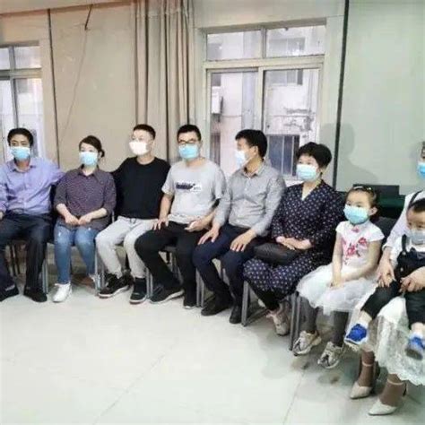 “错换人生28年”案宣判：养父母获赔79万余元！错换人生28年案：不存在“偷换”许敏新枝