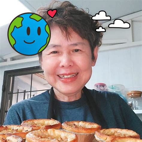 ปีนครัว ขนมหม้อแกงฟักทองใส่ถาด ขนมหม้อแกงฟักทอง เป็นขนมไทยที่หอมหวาน มันกลมกล่อมจากกะทิและไข่