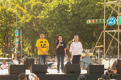 王婉諭轟柯文哲遭狂噓 沈榮欽讚「最有勇氣」： 捅破黃陳遮羞的白色窗紙 新頭殼 Line Today