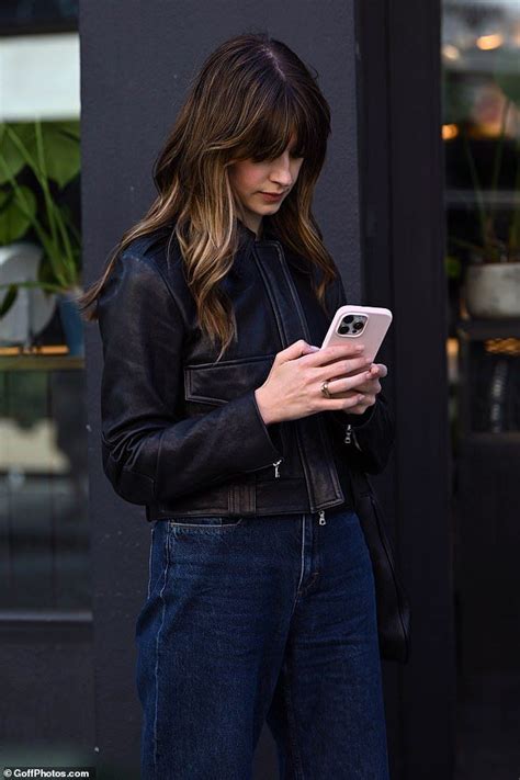 Daisy Edgar Jones Kisses Sebastian Stan As They Film New Thriller Artofit