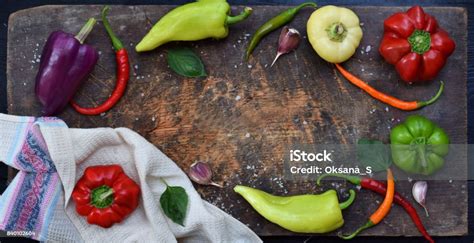 정하고 나무 바탕에 고추의 다른 종류에서 제조 법에 대 한 프레임 음식 테두리입니다 공간 복사 0명에 대한 스톡 사진 및 기타