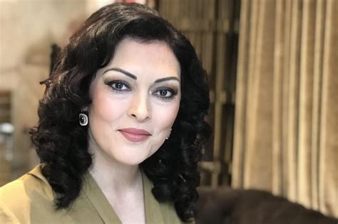 НЕОДОЛИВА УБАВИНА МАКЕДОНСКА ТАТЈАНА СТОЈАНОВСКА