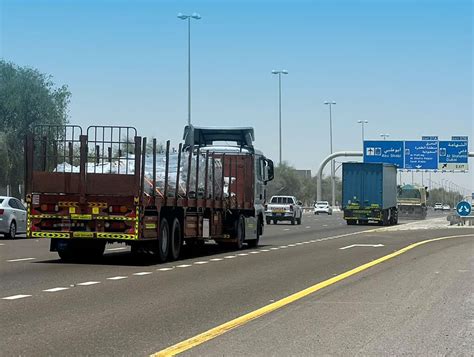 منع دخول الشاحنات والحافلات في رأس السنة الميلادية في أبوظبي