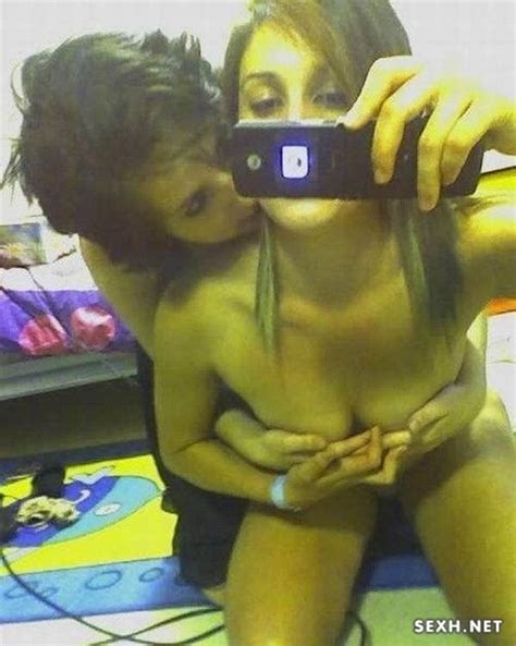 Foto De Молодежь занимается сексом в общественных местах