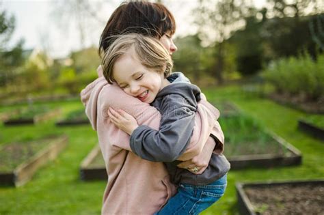 Irm Mais Bonita Se Abra Ando Com Seu Irm O Mais Novo Ador Vel Adolescente Abra Ando Seu