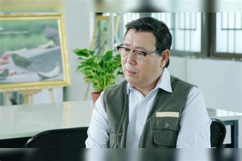 陪你漫步这个世界：许爸爸带女友回家，三姐妹在家积极准备