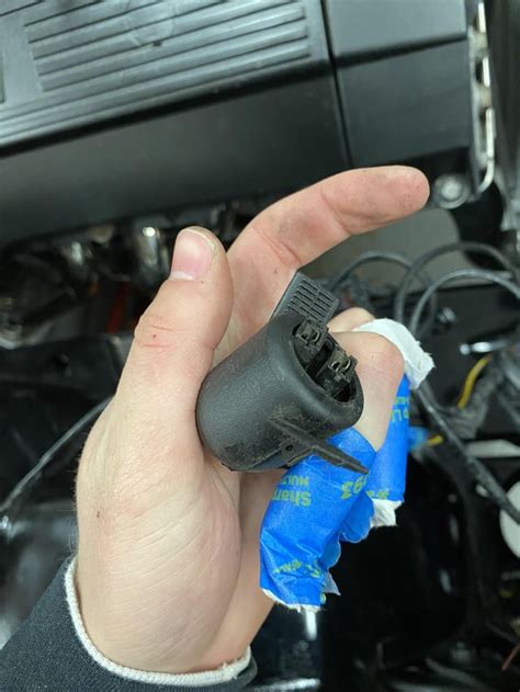 Looking For Help Identifying These Connectors R E30