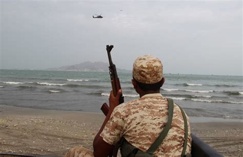 Нисдэг тэрэг осолдож 12 цэрэг амиа алджээ