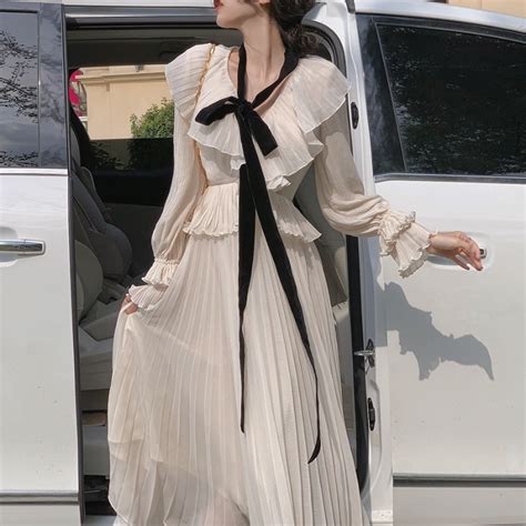 바이미뉴 쉬폰원피스셀프웨딩브라이덜샤워 가을신상 스몰웨딩 러플원피스 화이트 쉬폰 플리츠롱스커트 웨딩드레스 스카프 타이블라우스 V넥 초커 긴팔 주름 플리츠 하이웨스트