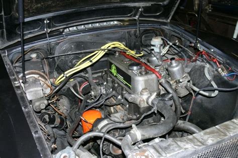 Bonnet Gas Struts On An Mgb