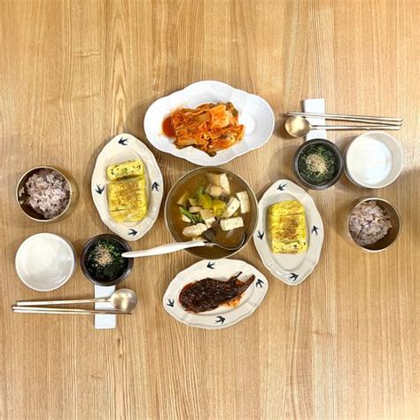 촌스런 밥상에 Mz세대 ‘좋아요…루틴 만드는 ‘매일의 힘 통한 듯 중앙일보