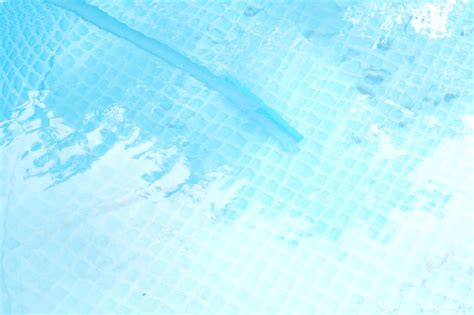 햇볕이 잘 드는 액자 수영장 브러싱 오염된 수영장 청소 개념 0명에 대한 스톡 사진 및 기타 이미지 0명 계절 고용과