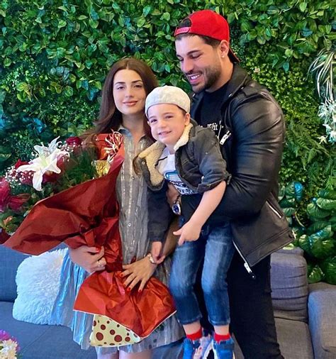 Фики ще става женски татко честито Снимки на бременната Гюлджан За Жената