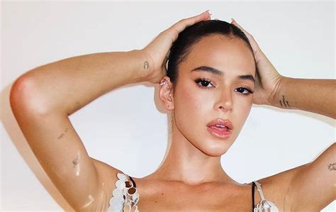 Bruna Marquezine Nua Na Cama Atriz Mostra Intimidade E Detalhe