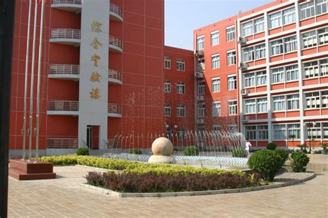 附近学校