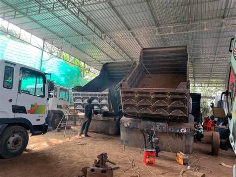 កូនខ្មែរលក់ឡានបែន Added A New Photo កូនខ្មែរលក់ឡានបែន