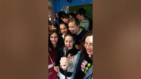 Clase De Inglés En Secundaria Cantando Flowers🇬🇧🎶🌼shorts Singitloud