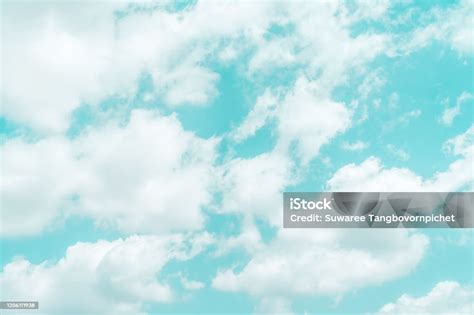 공간 여름 푸른 하늘과 흰색 구름 추상적 인 배경을 복사합니다 0명에 대한 스톡 사진 및 기타 이미지 0명 경관 구름 Istock