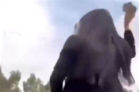 عاملان هتک حرمت به گلزار شهدای اراک دستگیر شدند فیلم شهرآرانیوز