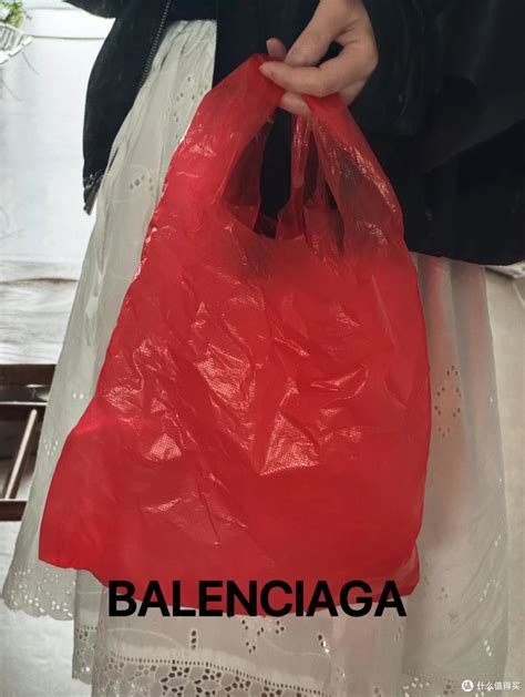 你也在笑“巴黎世家新品塑料袋”？我们都被这张梗图“诈骗”了 女士手提包 什么值得买